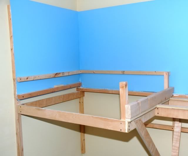 Pics of my new layout benchwork - nScale.net